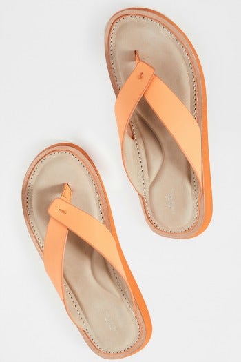 15 Most Comfortable Flip Flops And Sandals For Summer Yourtango 5370